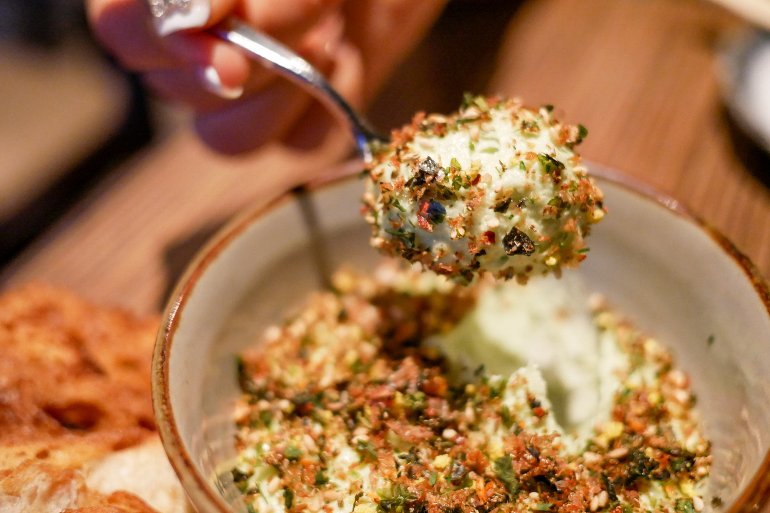 Neon Pigeon Izakaya ยุคใหม่ หัวใจนีออน – สิงคโปร์ - Thaifootprint