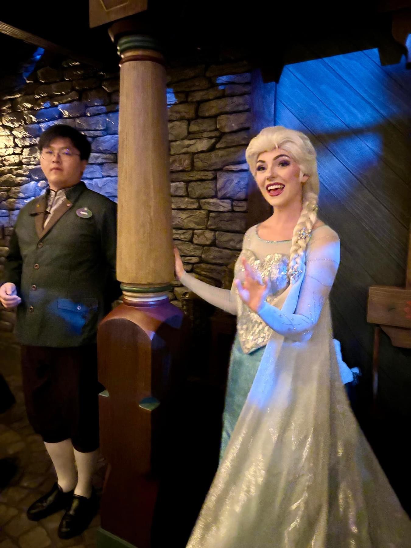 World of Frozen - Hong Kong Disneyland - Thaifootprint